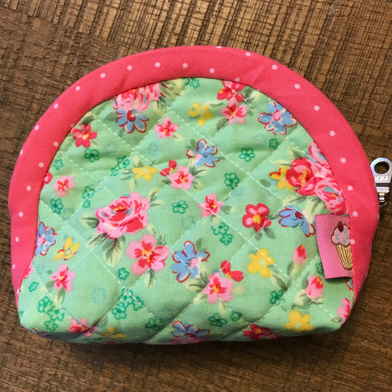 dream quilt create: Retro Mama's Notions Pouch