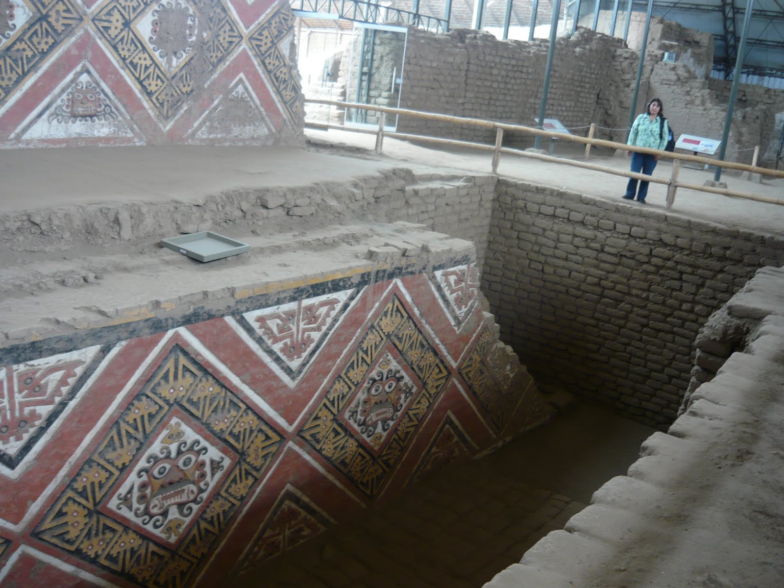 CULTURAS: La HUACA DE LA LUNA en el valle de MOCHE