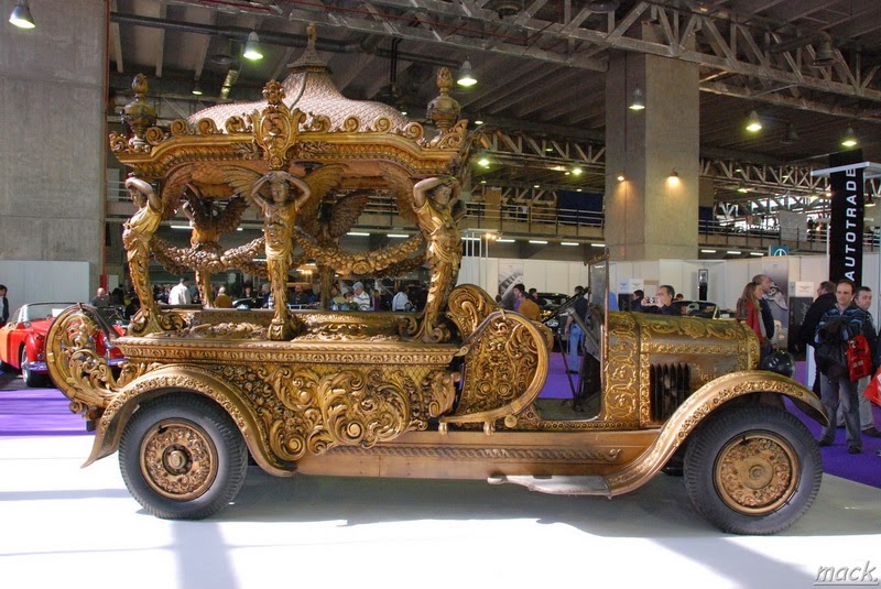 Los coches funebres con el más puro estilo de sus difuntos.