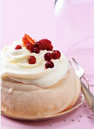 Clo's Sensuous Delights: Pavlova Aux Fruits Rouges Et Chantilly...
