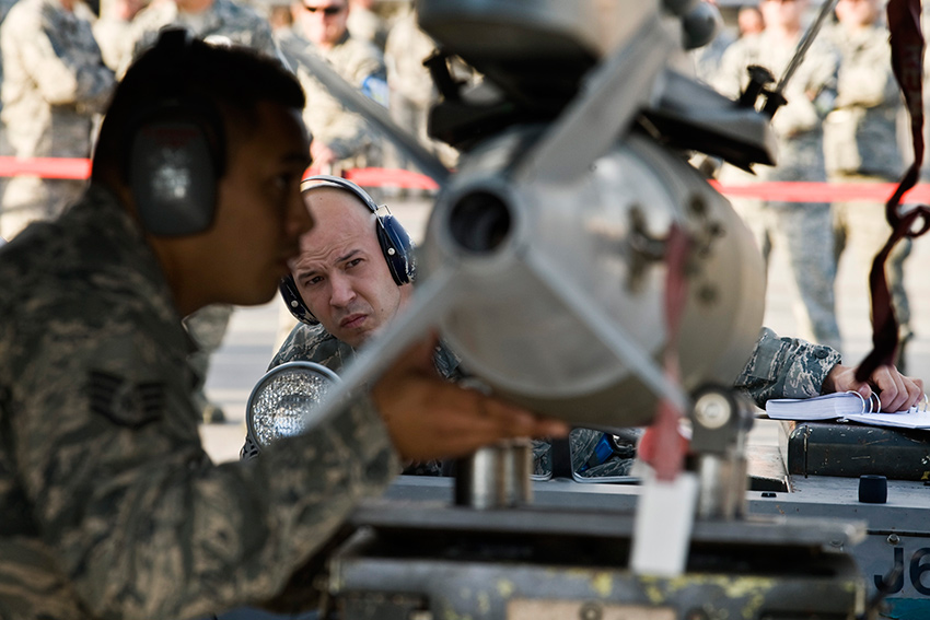 COMPETIÇÃO DE WEAPON LOADERS (M746 - 107PM/2012) ~ PÁSSARO DE FERRO