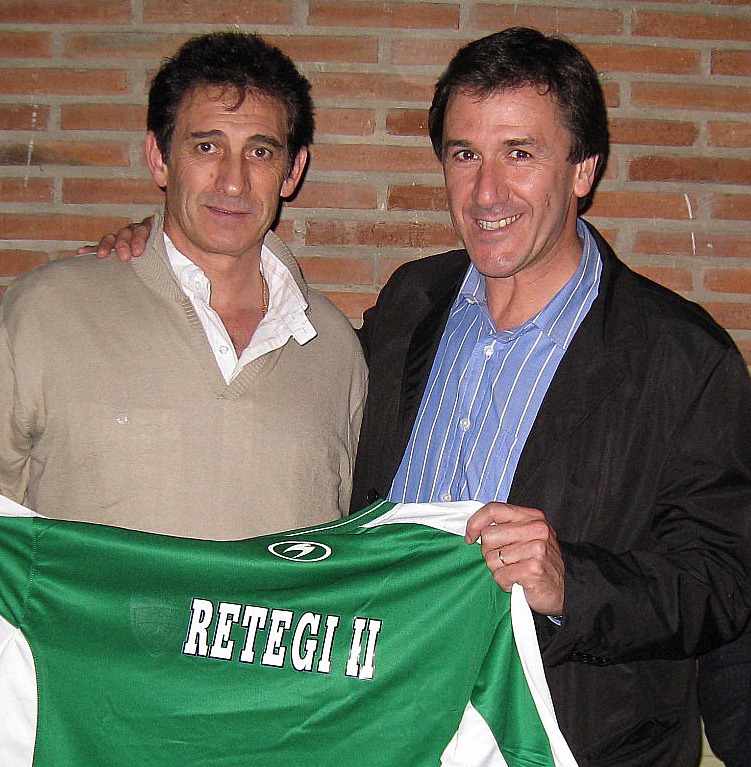 AL ROJO VIVO: SON LEYENDA, JULIÁN RETEGUI, CON ONCE TXAPELAS, EL ...