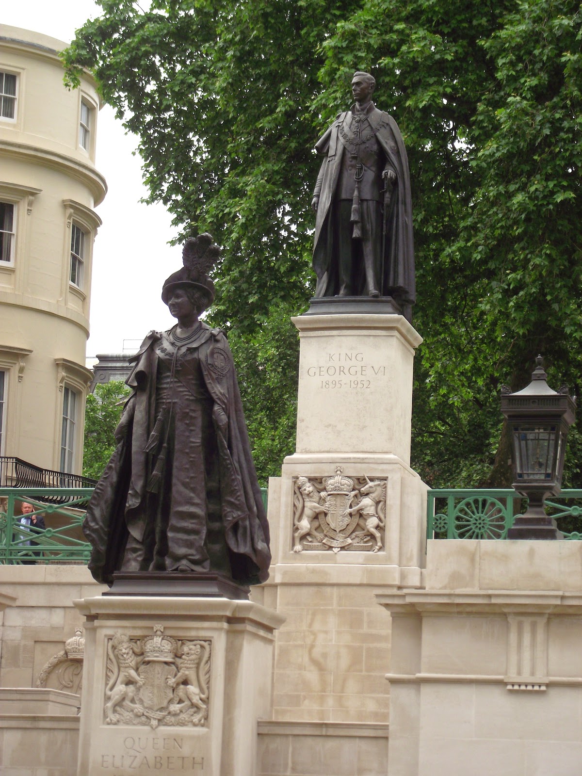 Royal Photography by Paul Ratcliffe: Queen Mother Statue, The Mall, London