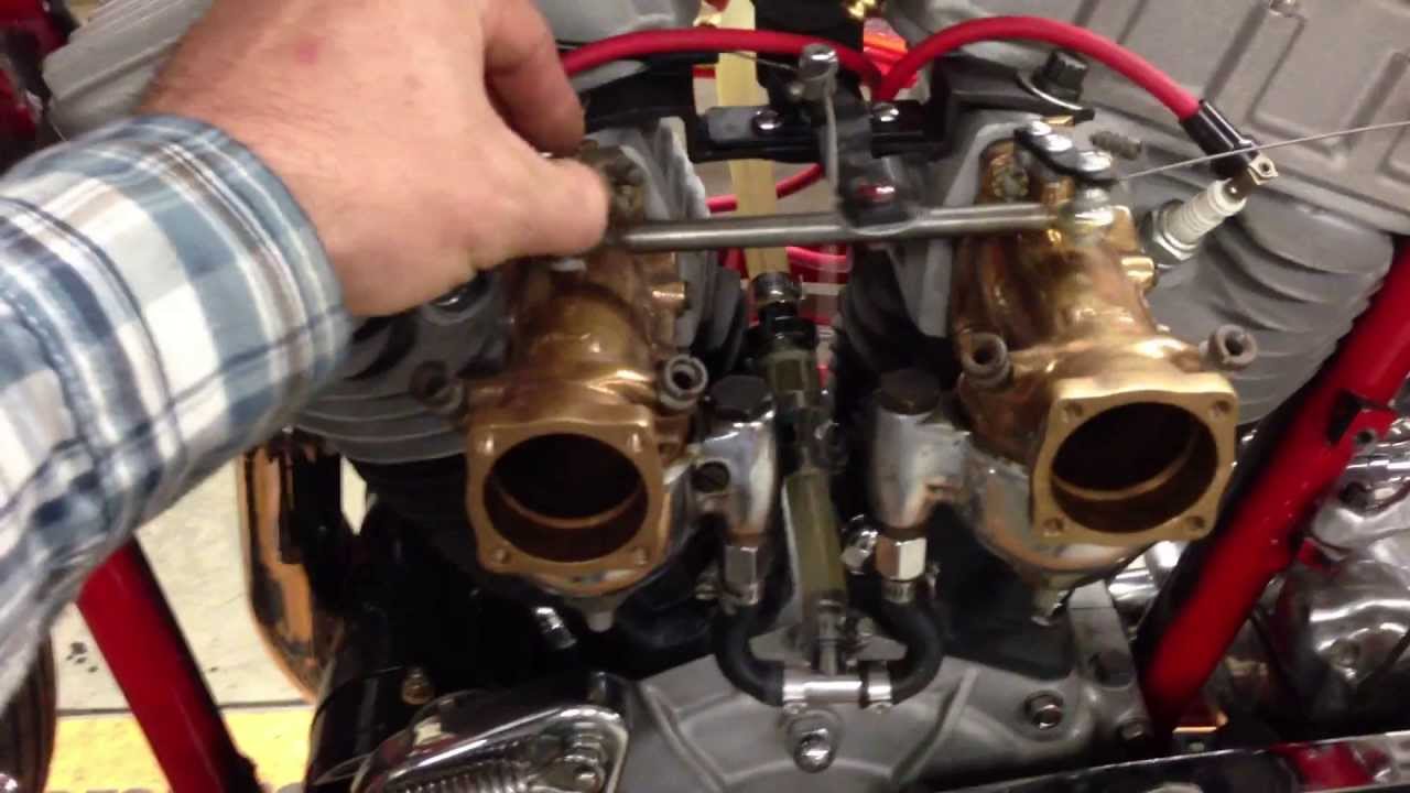 Noot: Left-Side Dual Carburetors