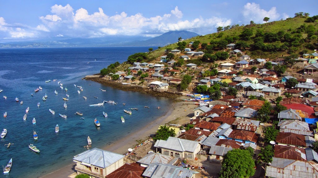 LET'S GO AROUND THE WORLD!!!: LAMAKERA, DESA PEMBURU PAUS DI PULAU SOLOR