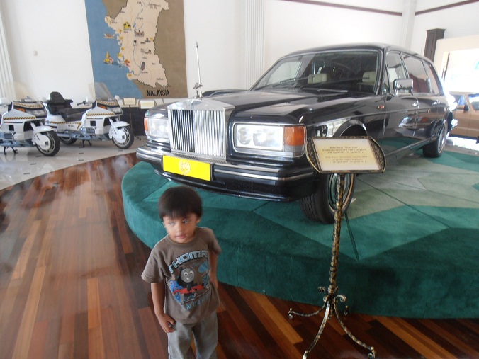 SENI LAMA MELAYU (MALAY OLDEN ART): Galeri (Gallery of) Sultan Azlan Shah