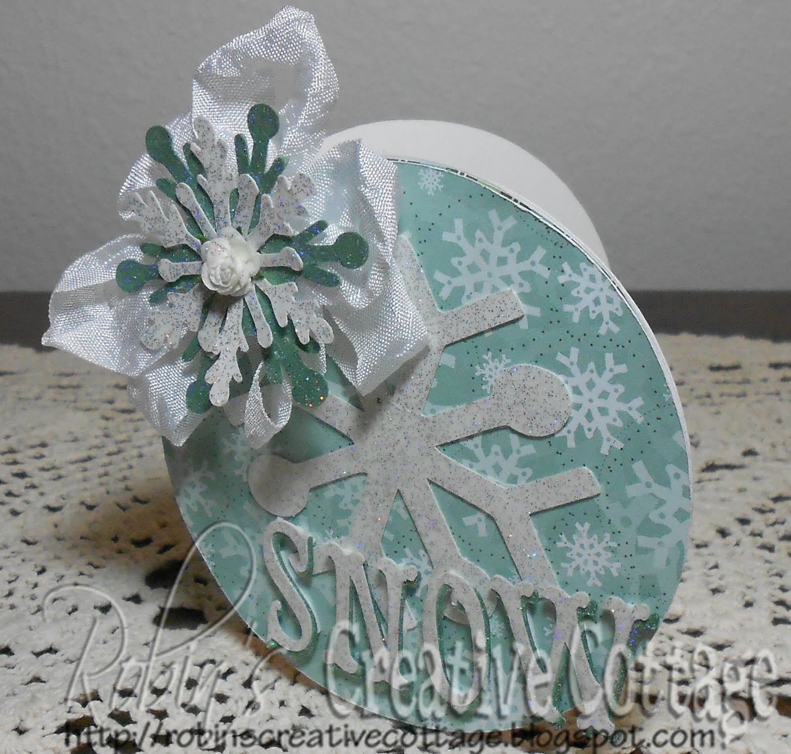 Robin's Creative Cottage: SNOW Flake Card -Fantabulous Cricut Challenge