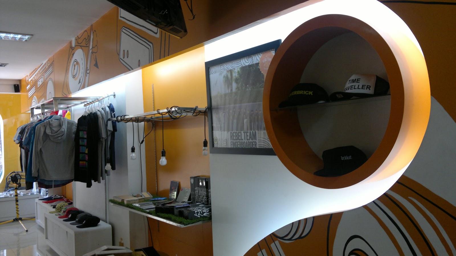 Radio Branding Materials: Store | Prambors Concept Store (2013)