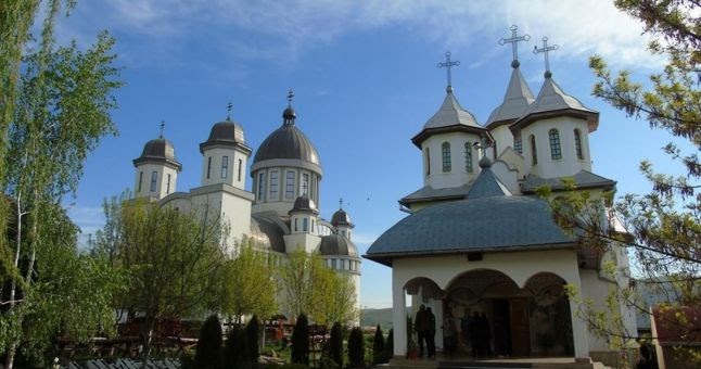 Manastiri Romanesti: Manastirea Dumbrava