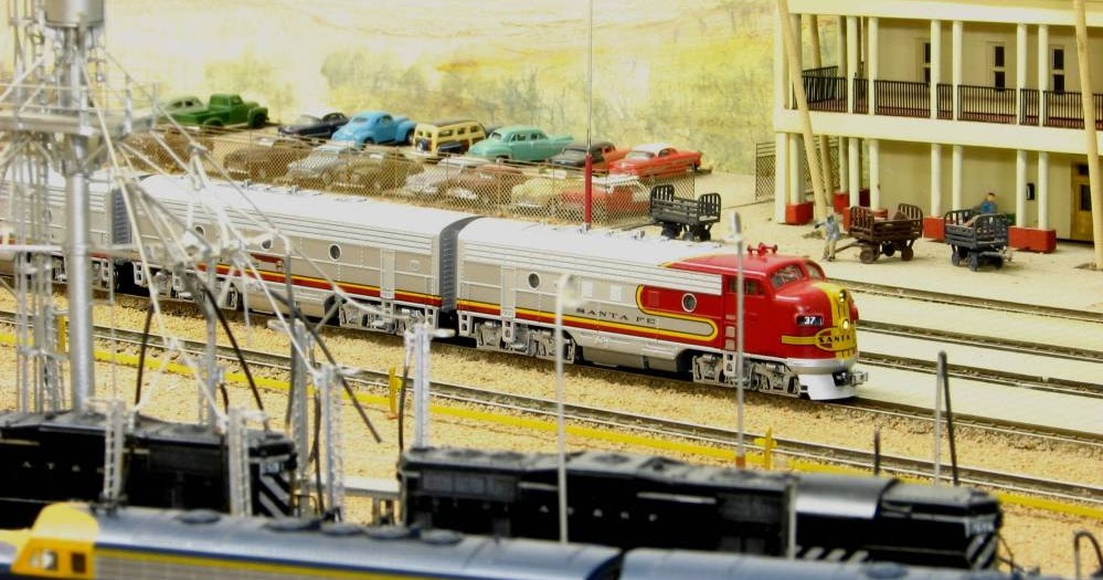 Needles Division Santa Fe RR N Scale: 1954 #20 Santa Fe Chief in N Scale