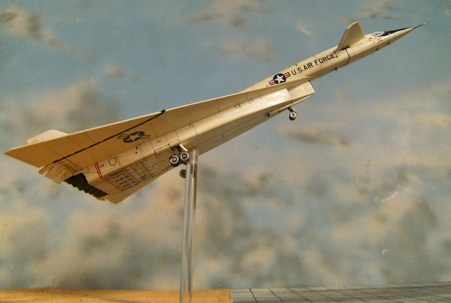 Happyscale-Modellbau: North American XB-70 Valkyrie & Lockheed F-104N ...