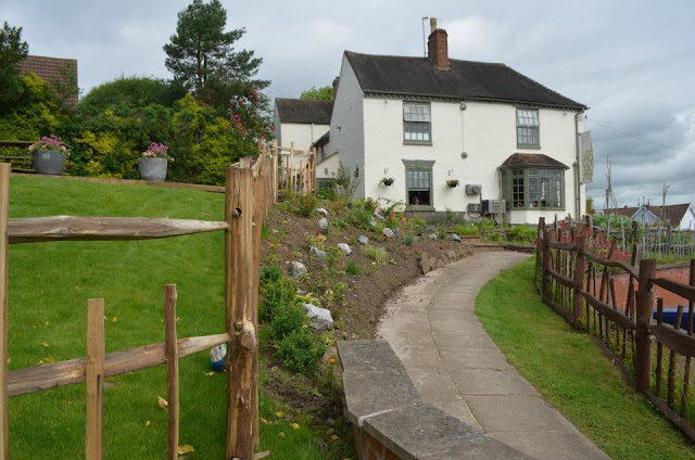 Bo Jones Weddings In Worcestershire: The Hop Pole Bewdley