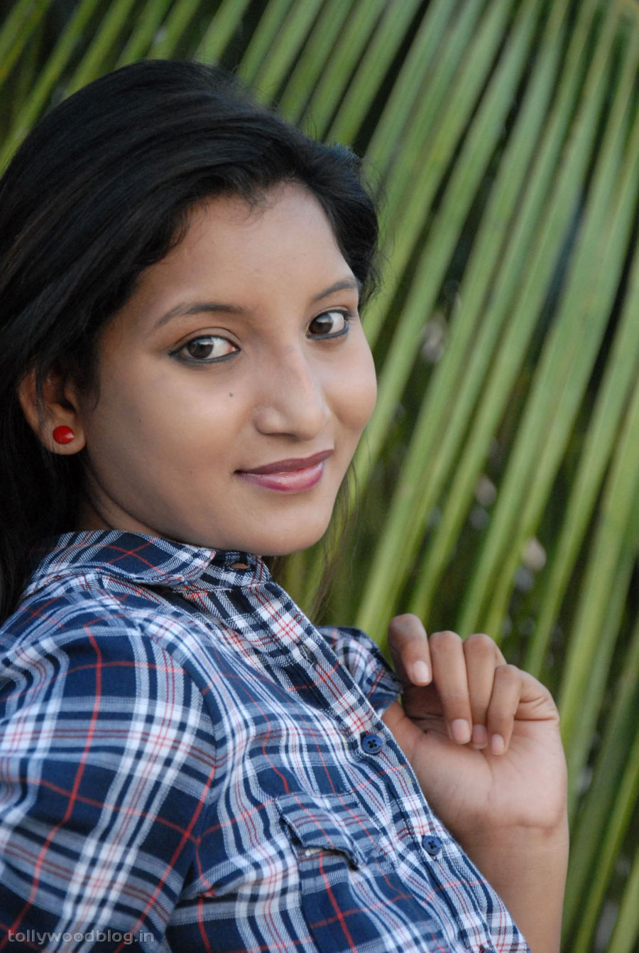 New Actress Vinisha photo Shoot Stills