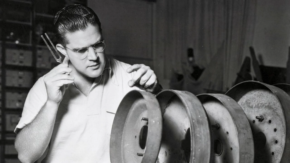 Soundesign - Adrian Santos