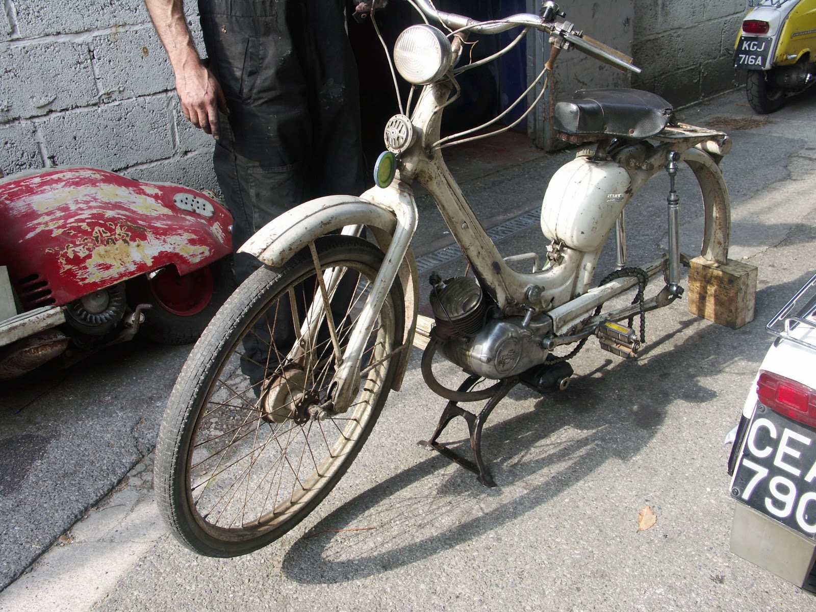 Scooter Surgery: Lambretta 48