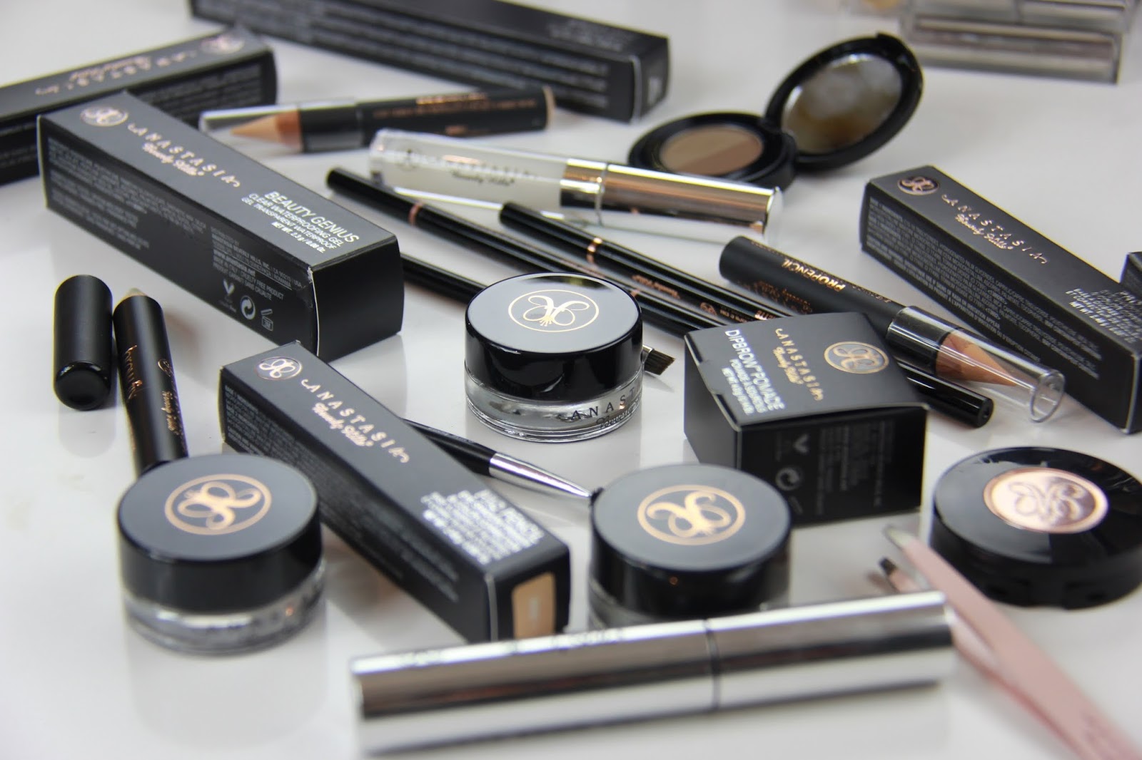 5 Merk Makeup Yang Banyak Digunakan Makeup Artist Di Dunia - Make up ...