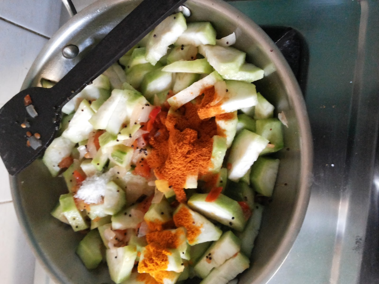 Eat Pray and Cook: Peerkankai Curry / Ridge Gourd Curry