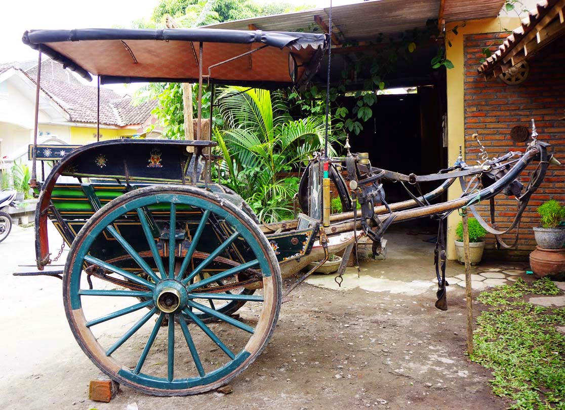 Kios Antique Solo: DELMAN ( Betawi) / DOKAR ( Jawa )