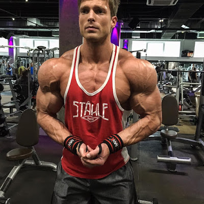 the beauty of male muscle: Robin