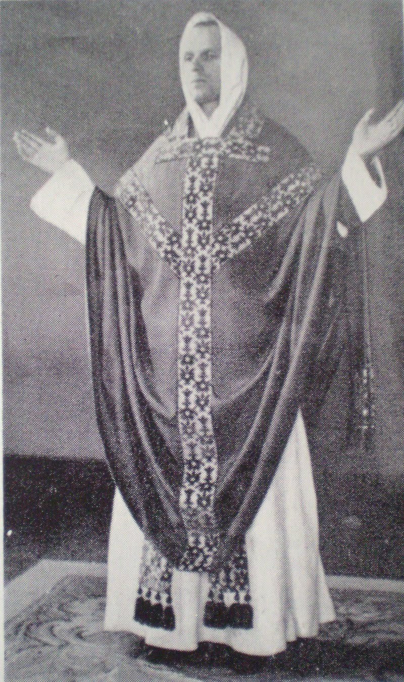 Sacristy Tips: How To Correctly Wear a Conical Chasuble ~ Liturgical ...