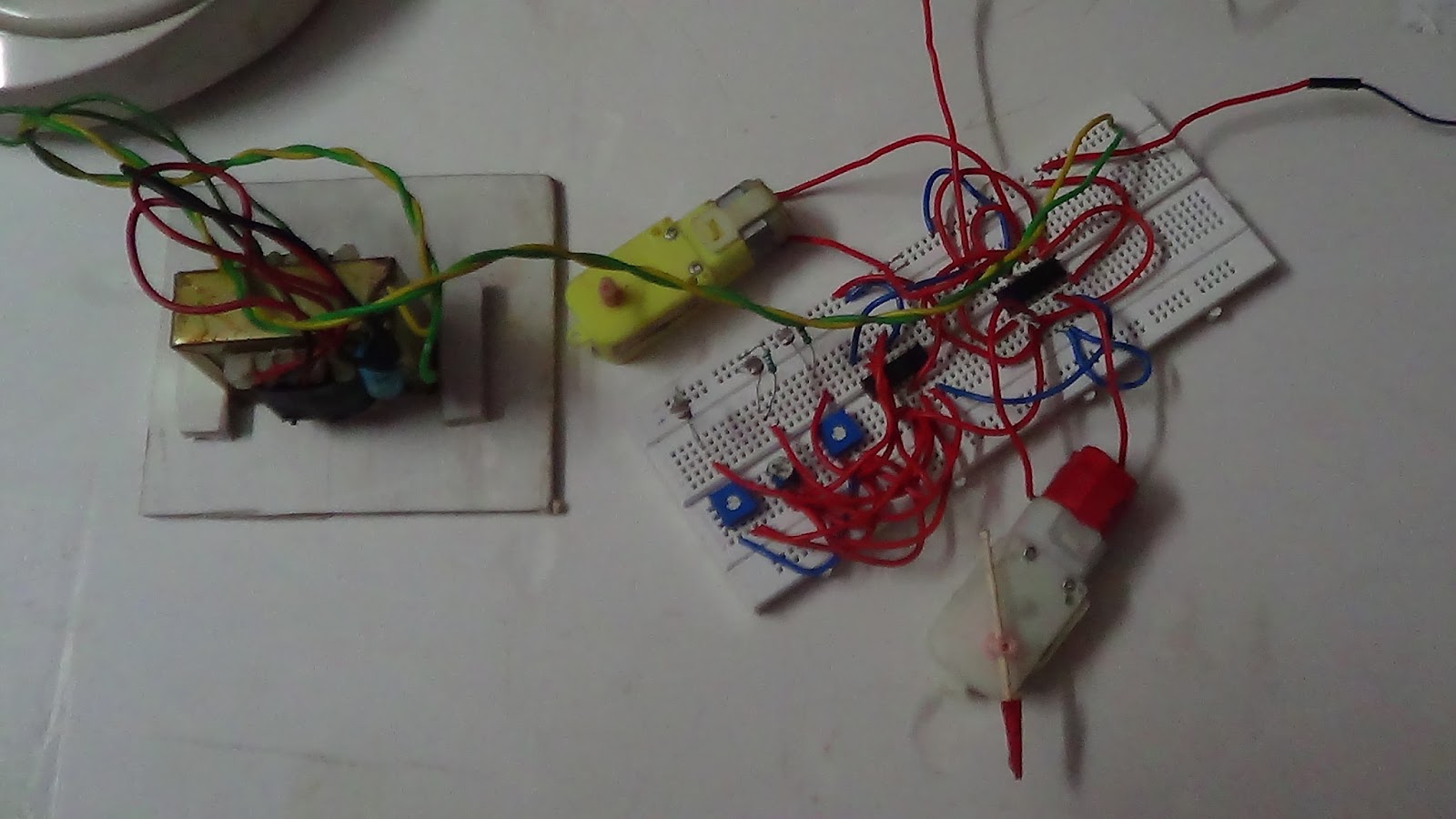 DIY PROJECTS: LIGHT FOLLOWER