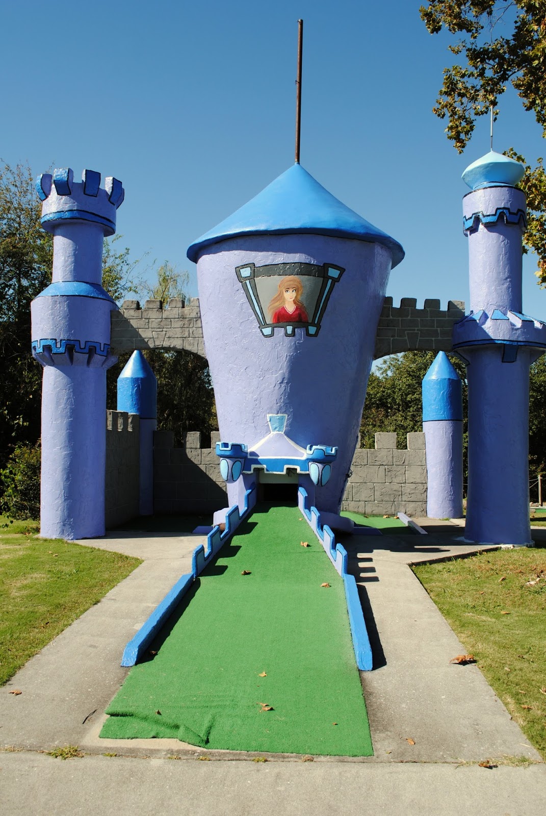 The Carpetbagger: Sir Goony's Mini-Golf