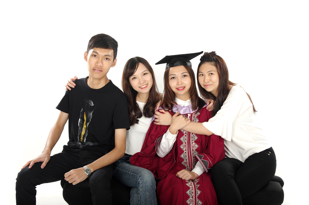 Flame Graduation Photography Studio: (65) Graduation Convocation Family ...