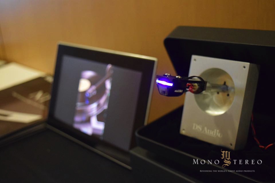 High End audio gear galore… – Ultimate High-Fidelity