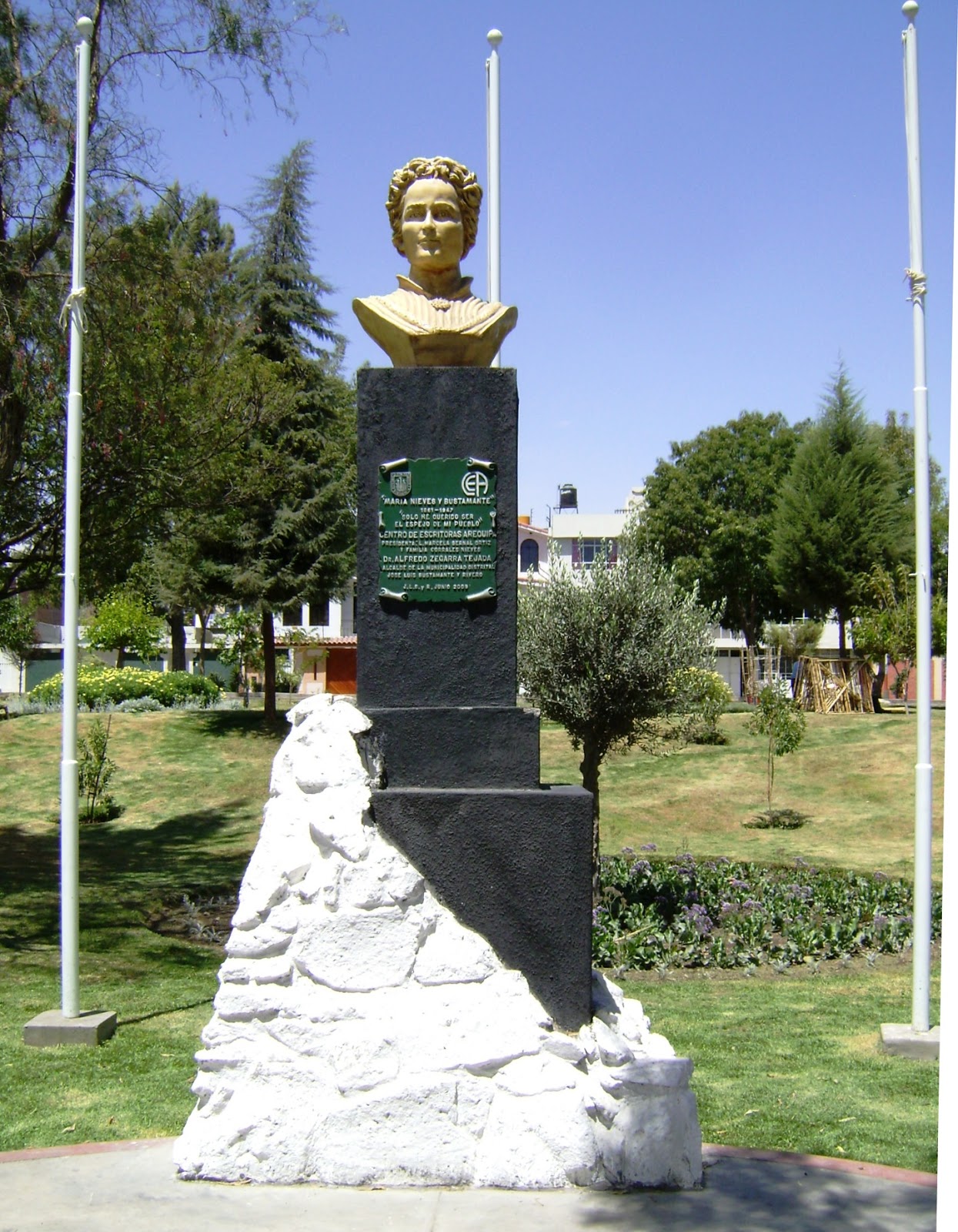 LA HISTORIA SECRETA DE MARÍA NIEVES Y BUSTAMANTE