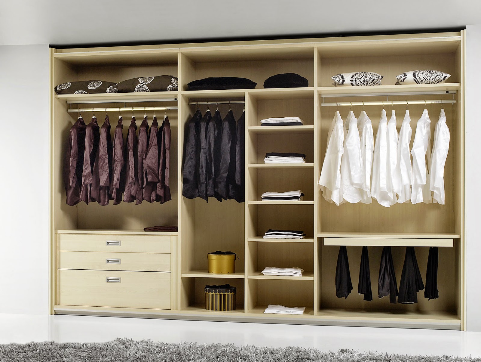 Celeiro do Móvel: Roupeiros - muito espaço para arrumação!