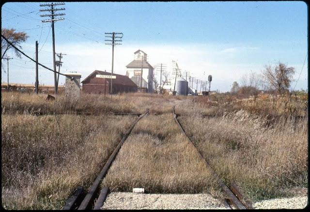 Towns and Nature: Holcomb, IL: CGW Depot and Interlocking Tower vs. CB ...