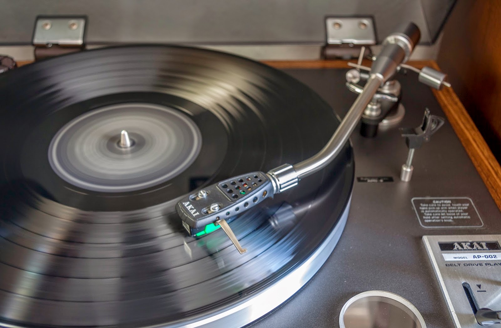 Golden Age Of Audio: AKAI AP-002 Vintage Turntable