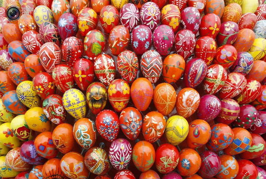 Top World News: Easter eggs from different countries