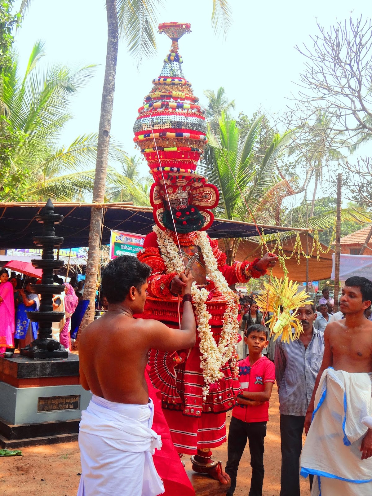 THEYYAVUM THIRAYUM: KUTTICHATHANMAR