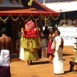 Kerala Attraction: Para Devatha Theyyam (vishnu-moorthy-theyyam)