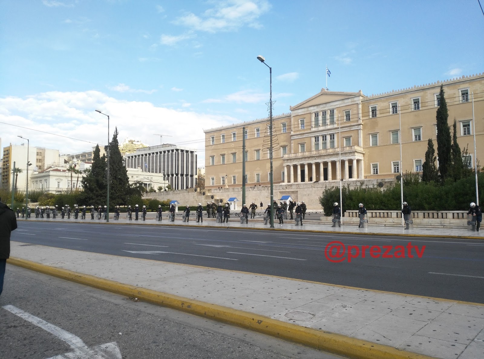 ΠΡΕΖΑ TV ©: ΑΣΤΥΝΟΜΟΚΡΑΤΟΥΜΕΝΗ Η ΠΟΡΕΙΑ ΜΑΘΗΤΩΝ ΚΑΙ ΦΟΙΤΗΤΩΝ ΓΙΑ ΤΑ 8 ...