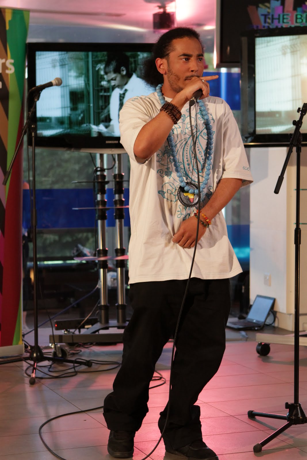 Lara Crudgington Makeup Artist & Hair Stylist: 2011-06-12