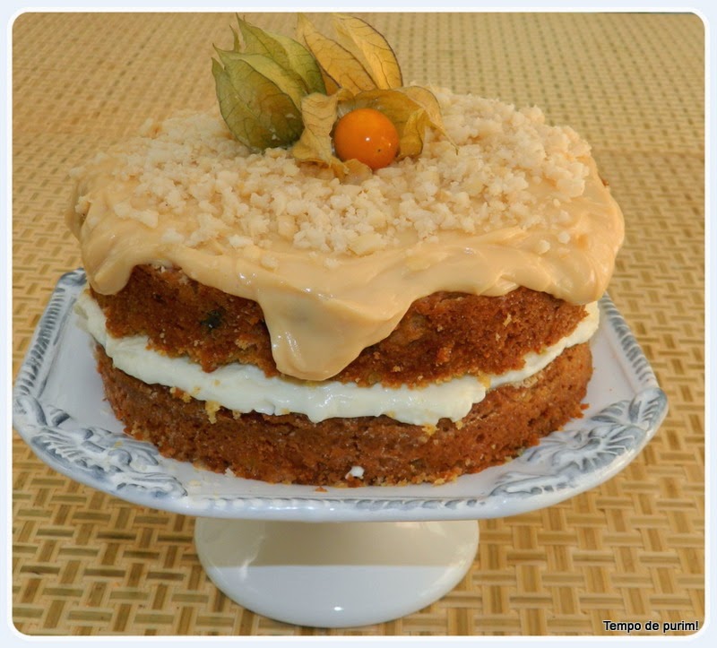 Bolo de cenoura americano - carrot cake - Tempo de purim!