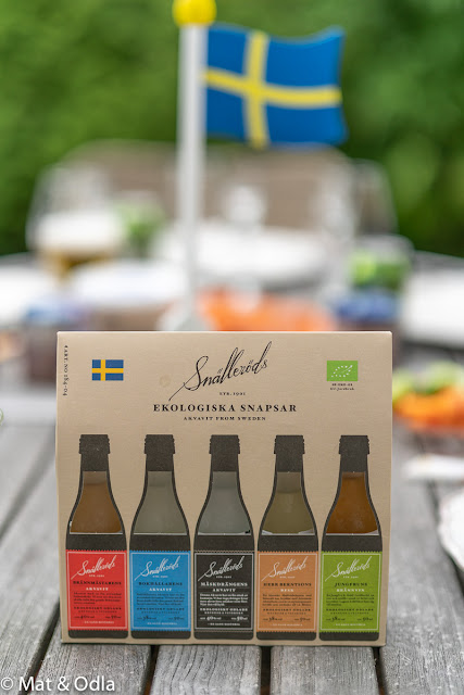 Midsommarfirande med Snälleröds snapsar och champagne från Champagnehuset
