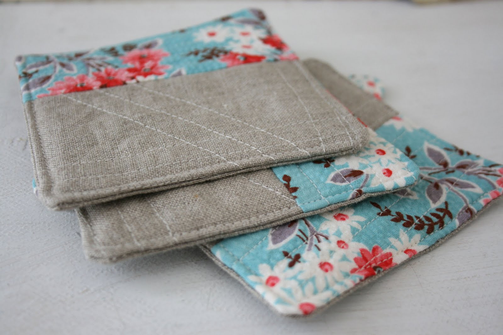craftyblossom: vintage fabric coasters.