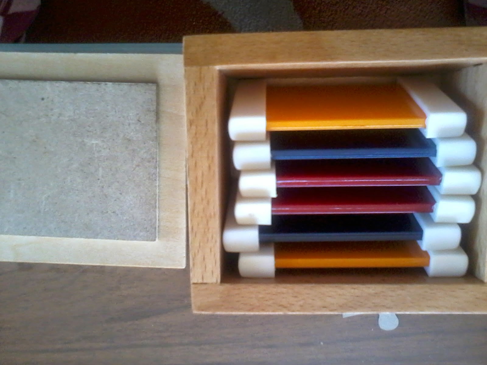 Mi mundo como mama: Caja de color 1 (color box 1) Montessori