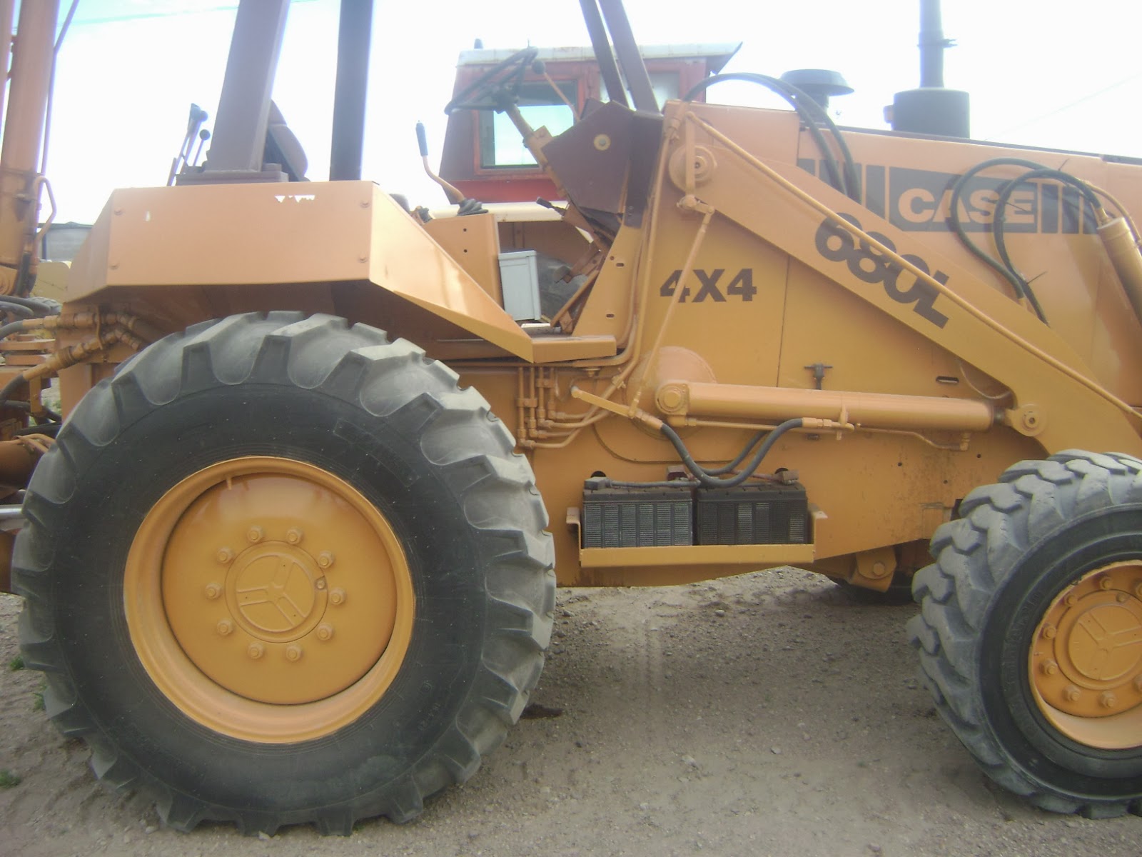 MAQUINARIA AGRICOLA INDUSTRIAL: Retroexcavadora Case 680L con Martillo ...