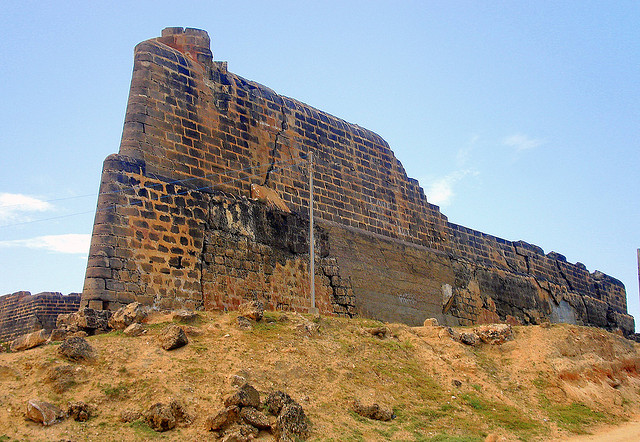 EL MONUMENTO: CASTILLO DE ARAYA