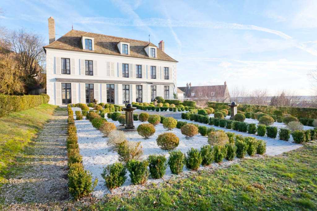 COCOCOZY: SEE THIS HOUSE: THE MODERN INSIDE OF AN OLD WORLD FRENCH CHATEAU!