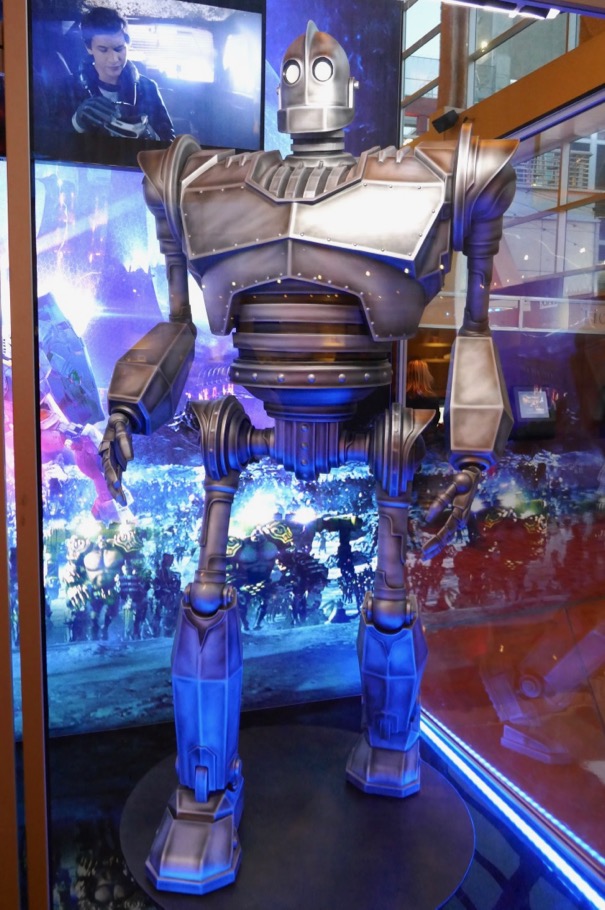 Hollywood Movie Costumes and Props: Ready Player One movie costumes and ...