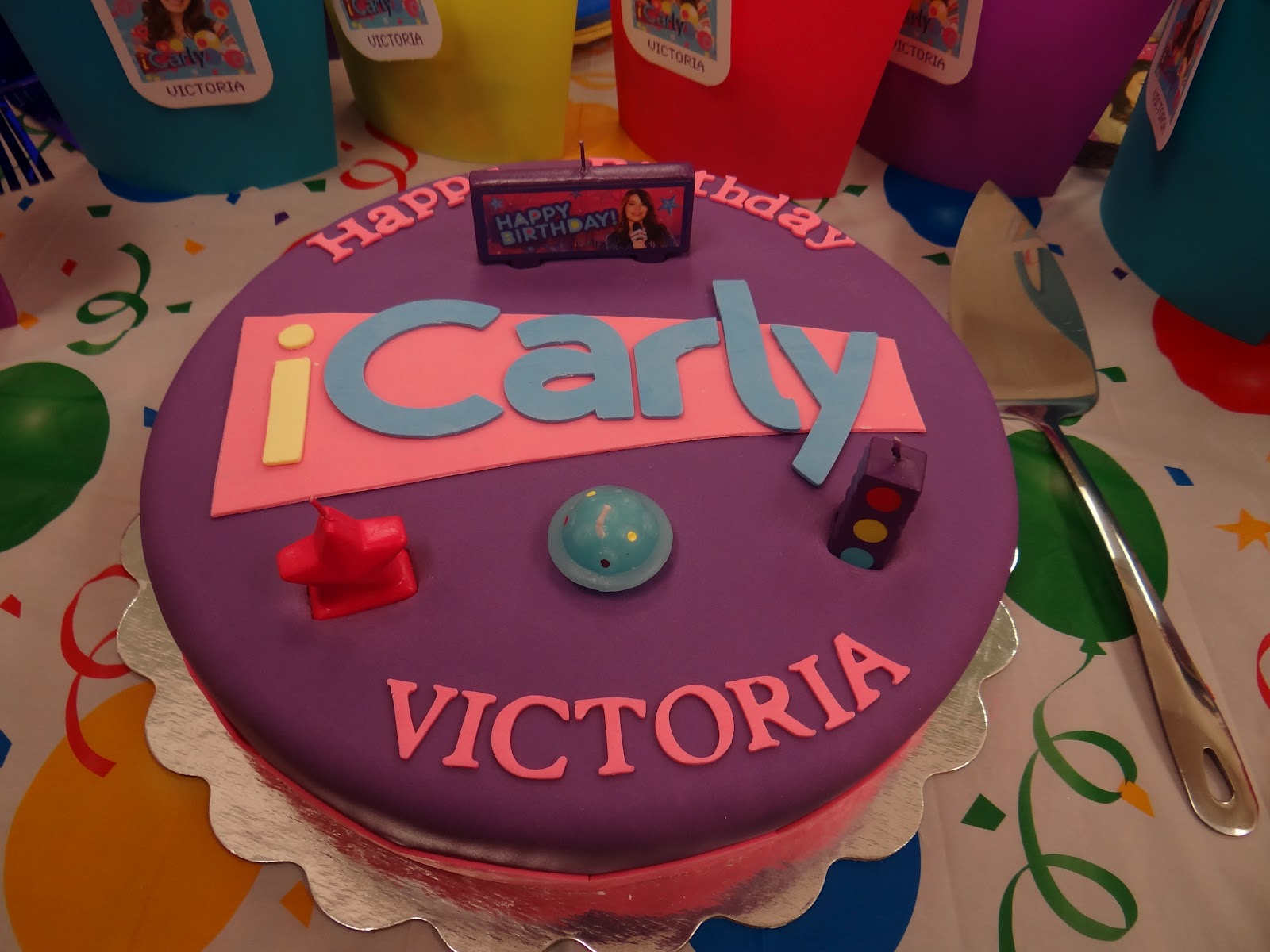 Heaven-licious-cakes: iCarly cake!