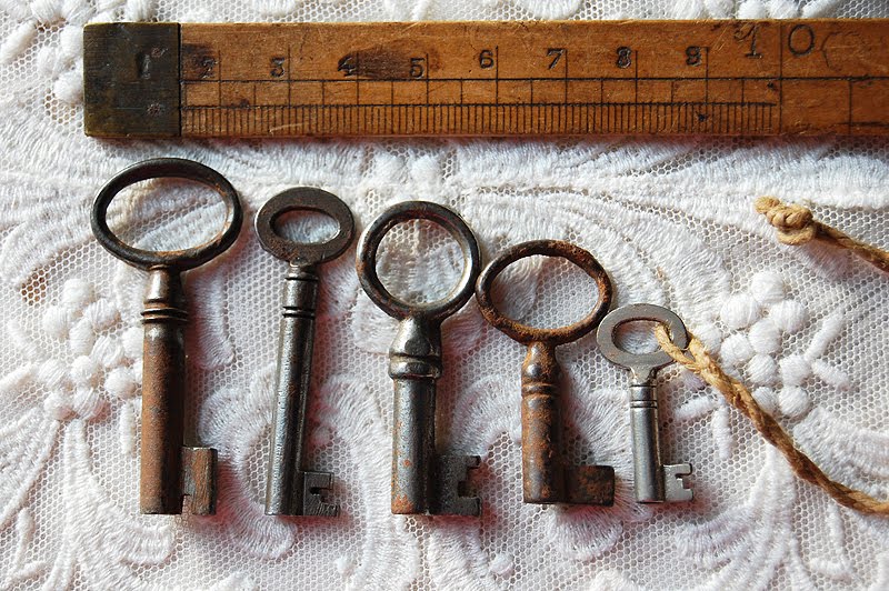 Lululiz in Vintageland: Tiny Antique French Keys, set of 5 - SOLD