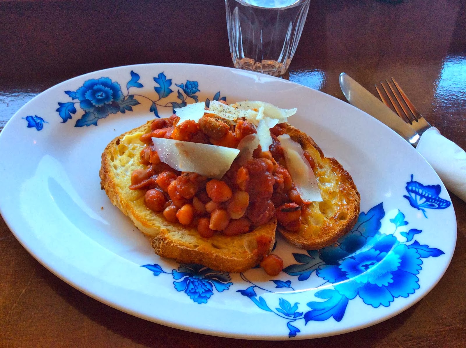 nic-nak castle: Catch-up in the country.