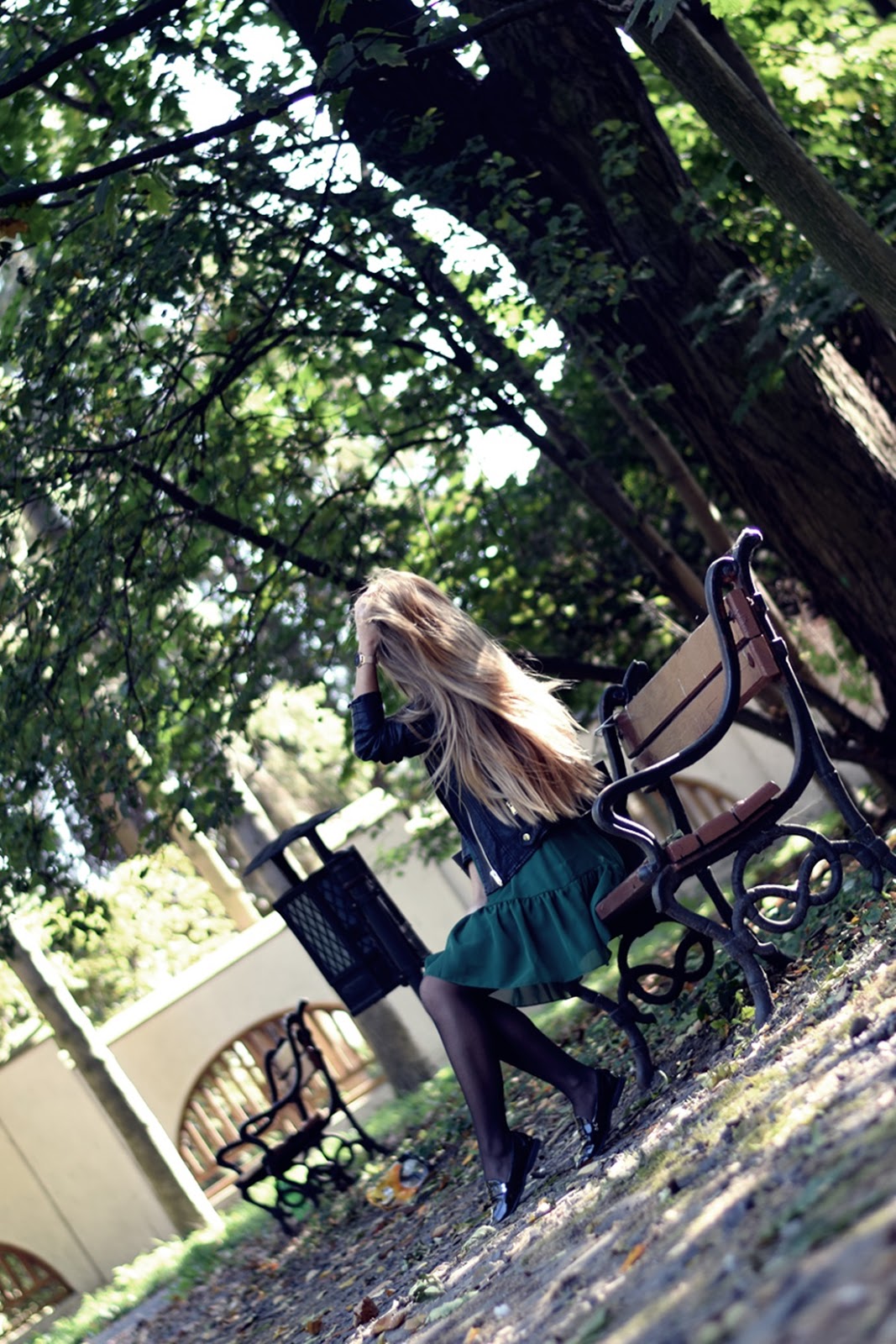 Mis Marli: Sukienka w kolorze butelkowej zieleni