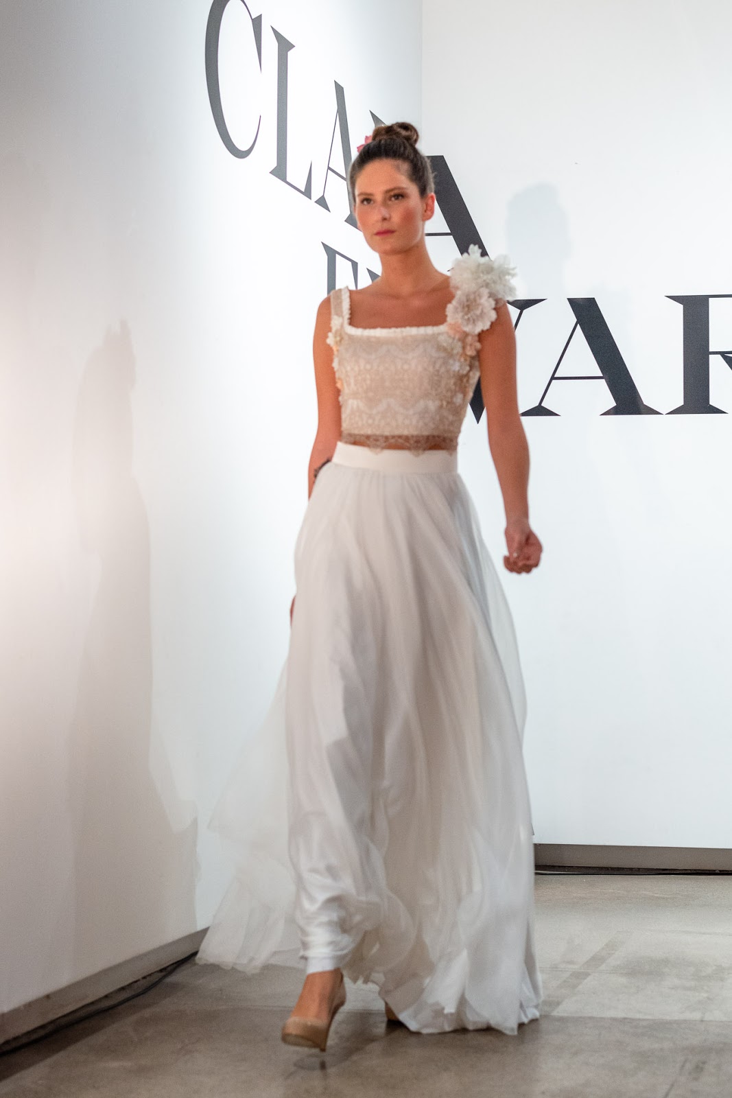 Clara Edwards presenta Memorias: vestidos de fiesta y recuerdos ...